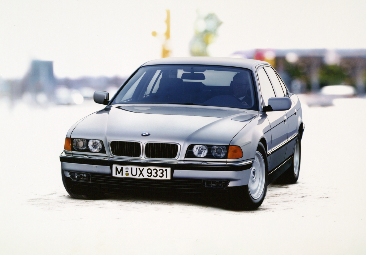 BMW 730iL (E38)