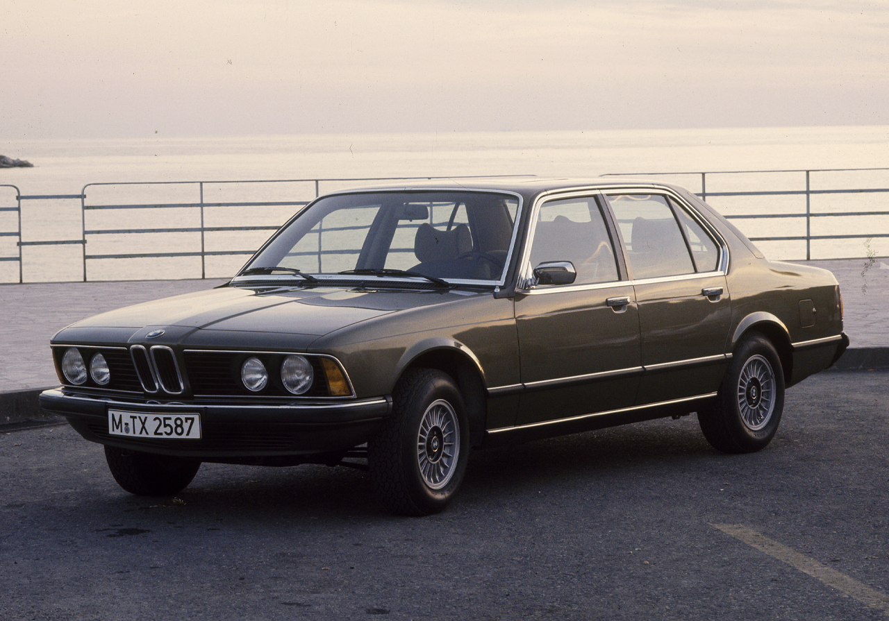 BMW 733i (E23)