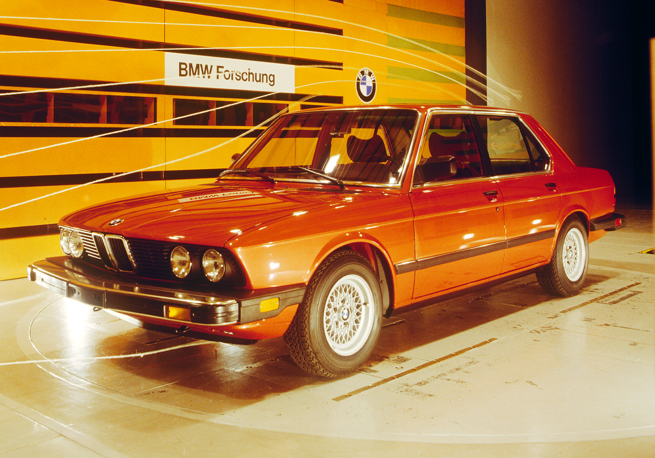 BMW 533i (E28)